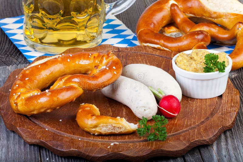 Oktoberfest Brezel, Bier Stein Und Wurst Stockbild - Bild von europa ...