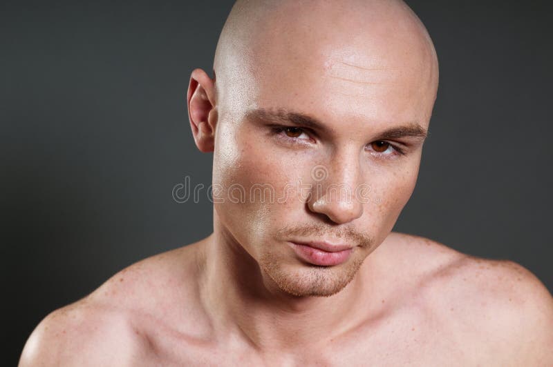 Kale mens in zwarte hoed stock afbeelding. Image of baard - 29331159