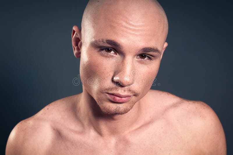 Kale mens in zwarte hoed stock afbeelding. Image of baard - 29331159