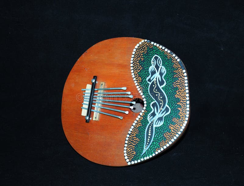 Duimpiano Kalimba, Mbira Met Zilveren En Rode Tanden Stock Foto - Image ...