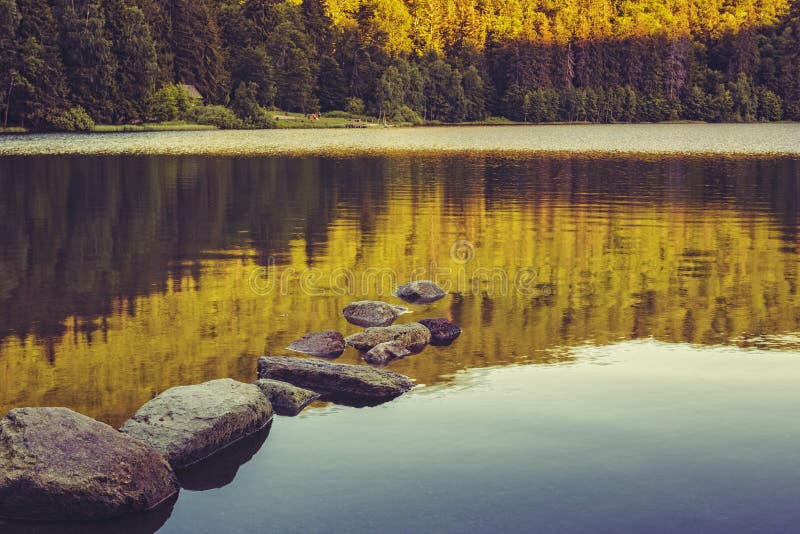 Kalmte over meer stock foto. Image of schitterend, toneel - 58457536