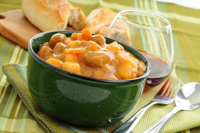 Kalops arkivfoto. Bild av grönsaker, lunch, kokt, matställe - 13207598