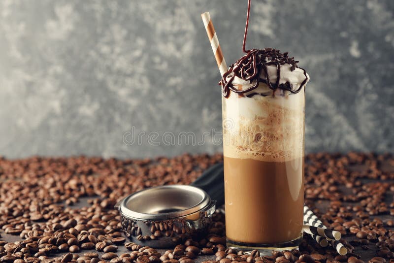 Kalter Frappe Kaffee Mit Sahne Stockbild - Bild von frech, kalt: 101255379