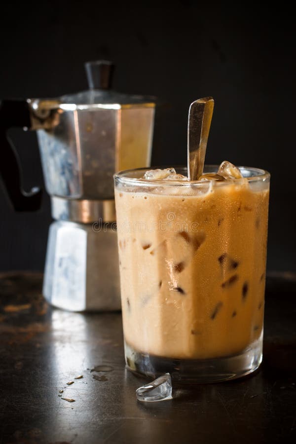 Glas kalter Kaffee stockbild. Bild von gefroren, nachtisch - 42459527