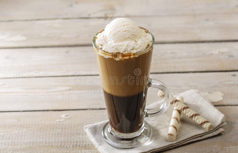 Kalter Kaffee mit Eiscreme stockbild. Bild von eingefroren - 52207895