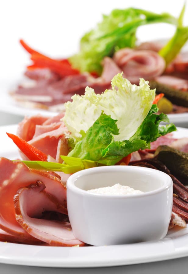 Heißer Fleisch-Teller - Rindfleisch-Rolle Auf Gemüse Stockbild - Bild ...