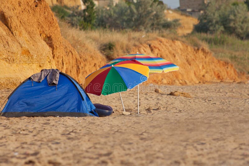 Kamp op het strand stock foto. Image of stijging, nave - 20547874