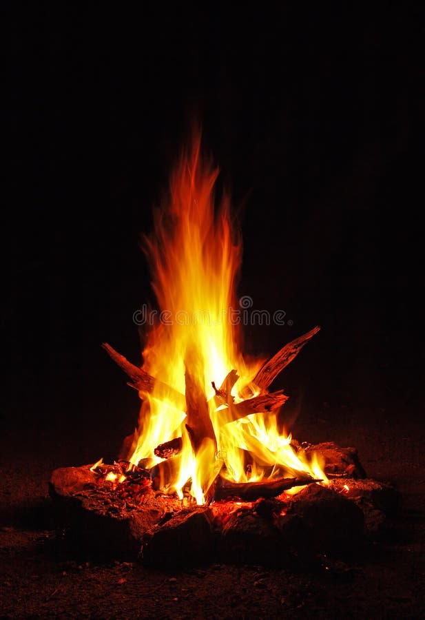 Kampvuur #02 stock afbeelding. Image of verbranding, comfort - 2466773