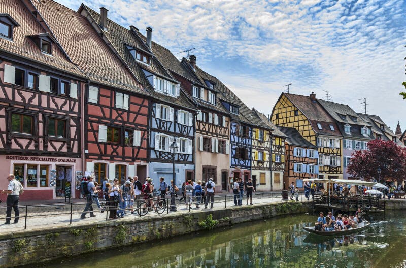 Colmar, Frankreich Boot Mit Touristen Auf Kanal Redaktionelles ...