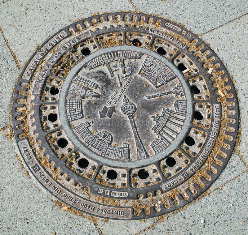 Kanaldeckel in Berlin redaktionelles stockfoto. Bild von punkte - 43082098