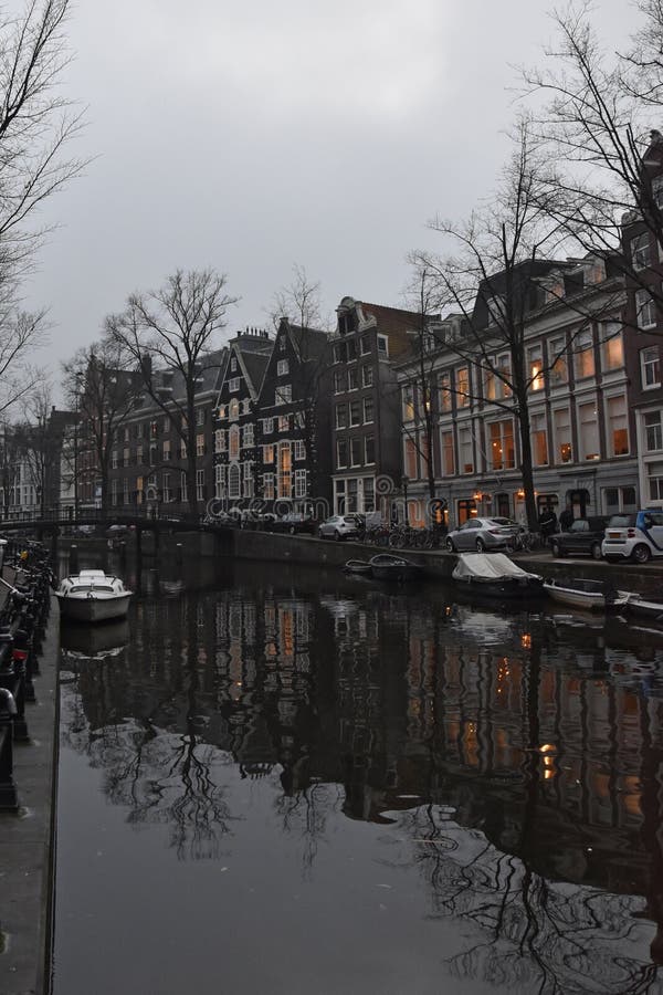 Straten Van Oud Amsterdam Gang in Amsterdam Redactionele Foto - Image ...