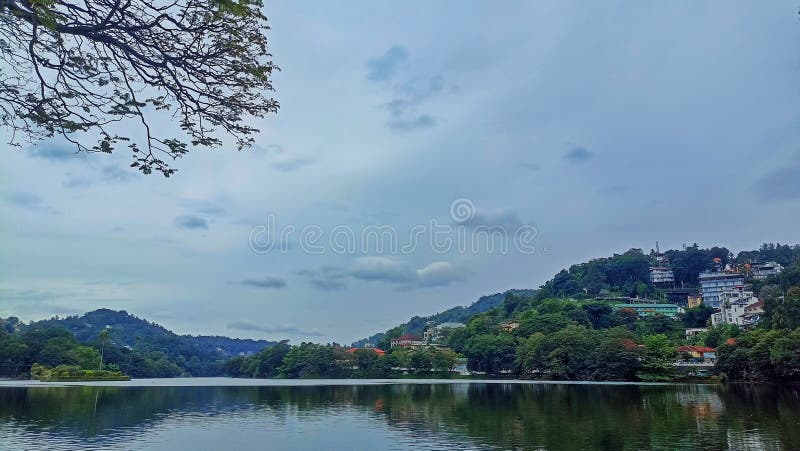 Kandy Lake Round , Sri Lanka Stock Image - Image of round, kandy: 370220163