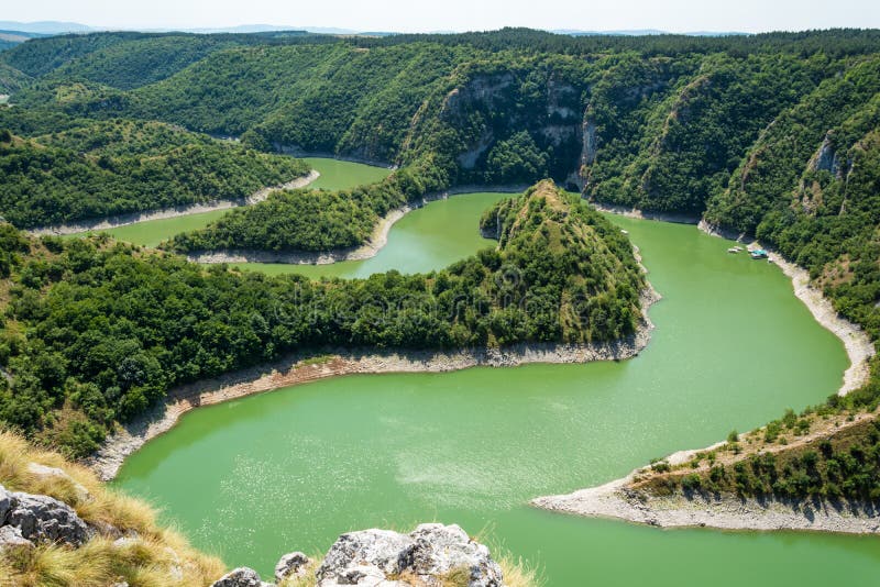 Kanjon Uvac arkivfoto. Bild av sjö, framtidsutsikt, europa - 100655554