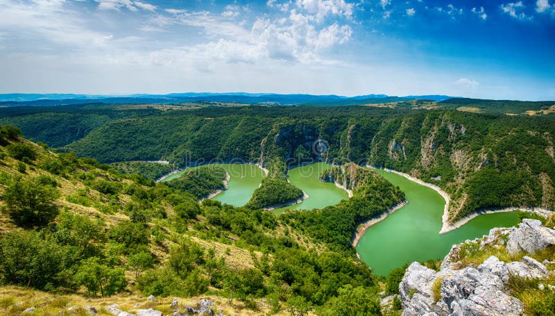 Kanjon Uvac arkivfoto. Bild av sjö, framtidsutsikt, europa - 100655554