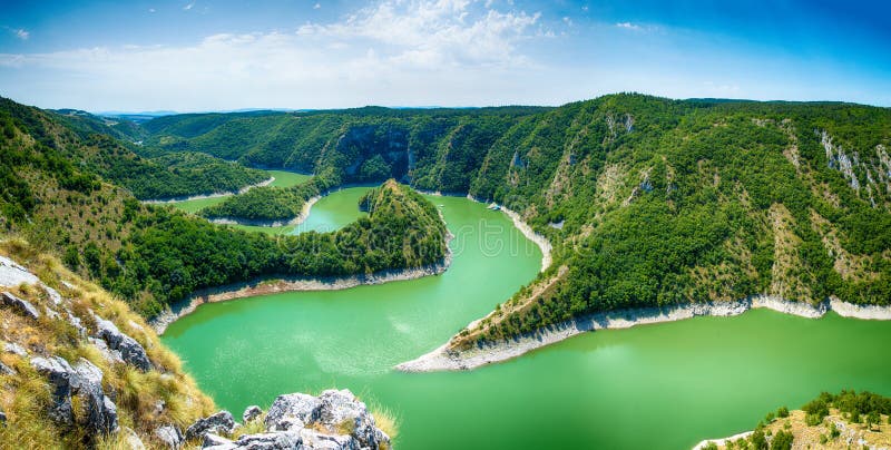 Kanjon Uvac arkivfoto. Bild av sjö, framtidsutsikt, europa - 100655554