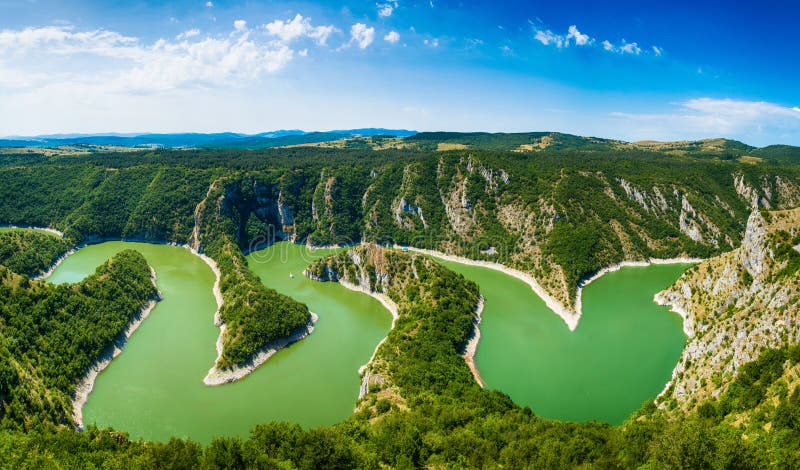 Kanyon i floden Uvac fotografering för bildbyråer. Bild av parkera ...