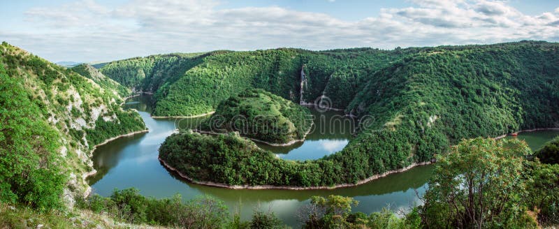 Kanjon Uvac arkivfoto. Bild av sjö, framtidsutsikt, europa - 100655554
