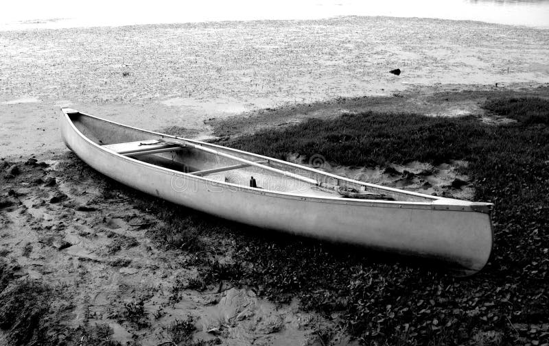 Kanot arkivfoto. Bild av natur, sand, campa, vatten, avslappnande - 194812