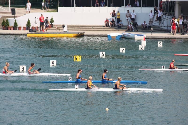 Kanot redaktionell fotografering för bildbyråer. Bild av skovel - 20083399