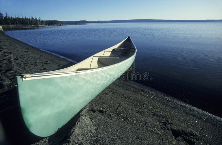 Kanot arkivfoto. Bild av sjö, kanonisering, kust, blomning - 2764882