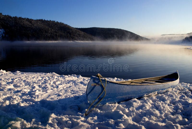 Kanot arkivfoto. Bild av kust, mark, bavaria, rött, donau - 7622342