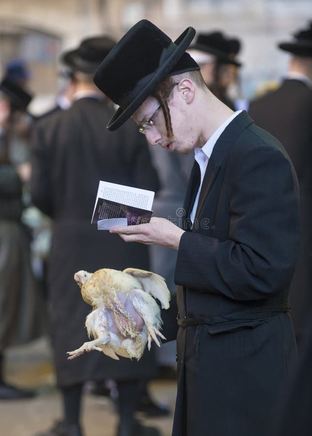 Kaparot editorial photo. Image of israeli, prayer, hasidism - 26839346