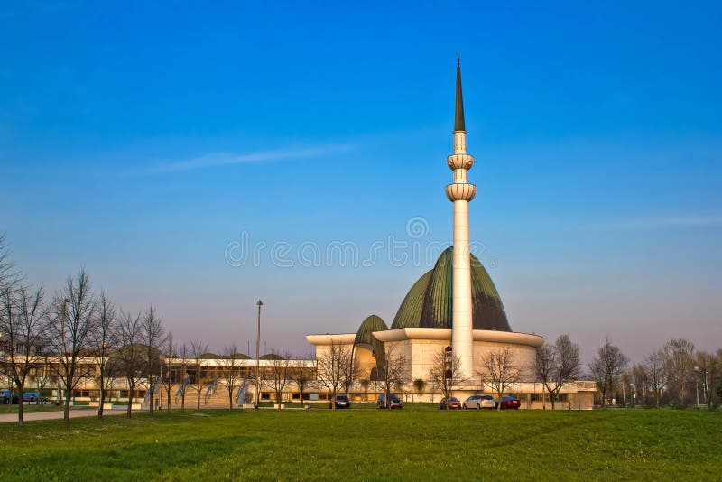 Kapital Moschee Der Kroatien-Zagreb Stockbild - Bild von draussen ...
