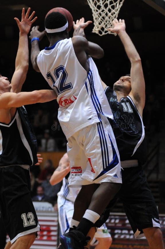 Kaposvar - Het Basketbalspel Van Pecs Redactionele Stock Foto - Image ...