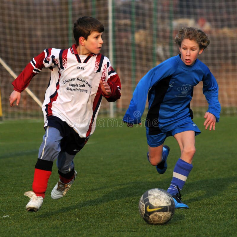 Kaposvar - Het Voetbalspel Van Pecs U13 Redactionele Afbeelding - Image ...