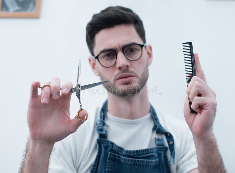 Kapper stock foto. Image of handen, kapper, muur, achtergrond - 108600604
