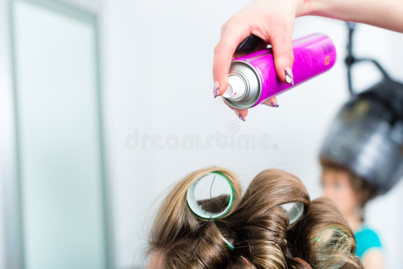 Kapper - Herenkapper Krullende Haren Stock Afbeelding - Image of ...