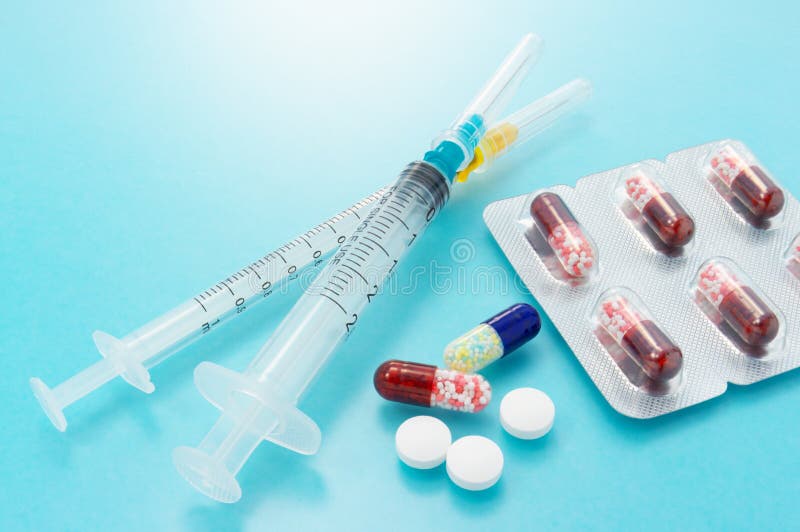 Kapsel, Tablette Und Spritzen Stockbild - Bild von antibiotikum ...