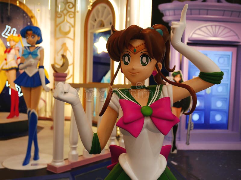 Het Cijfer Van Een Zeeman Die Een Verpleegster Kussen Regelt Af En Toe ...