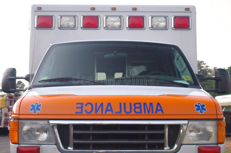 Przód karetki pogotowia zdjęcie stock. Obraz złożonej z medycyna - 892400