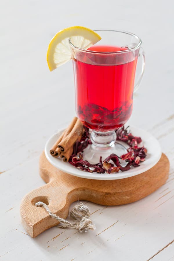 Karkade-Tee Auf Weißem Hölzernem Hintergrund Stockfoto - Bild von blume ...