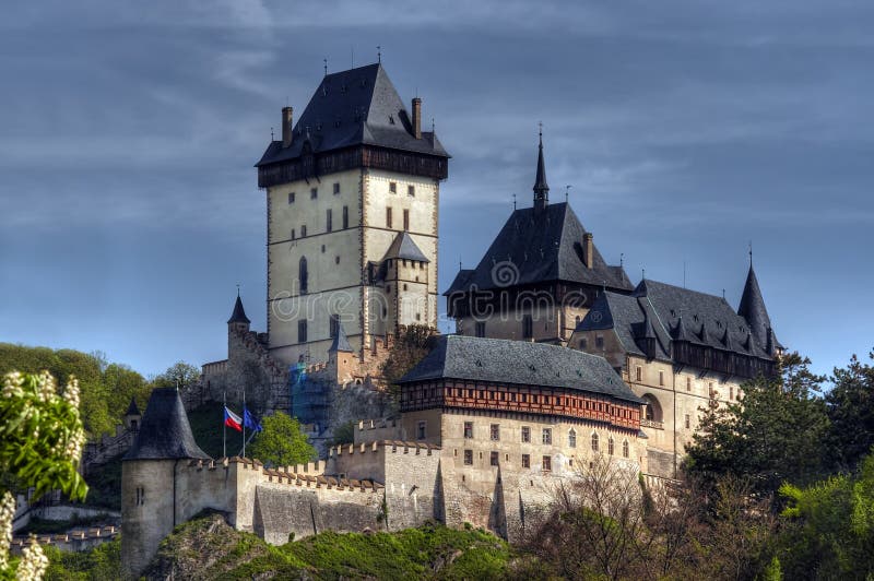 Castello Gotico Vicino A Praga, Il Castello Più Famoso Di Karlstejn In ...