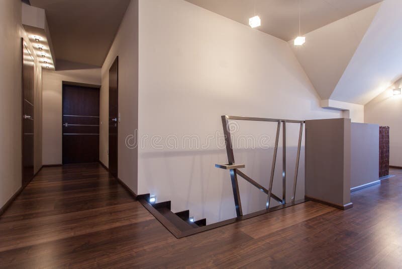 Zweiter Stock Im Modernen Haus Stockbild - Bild von konzipiert ...