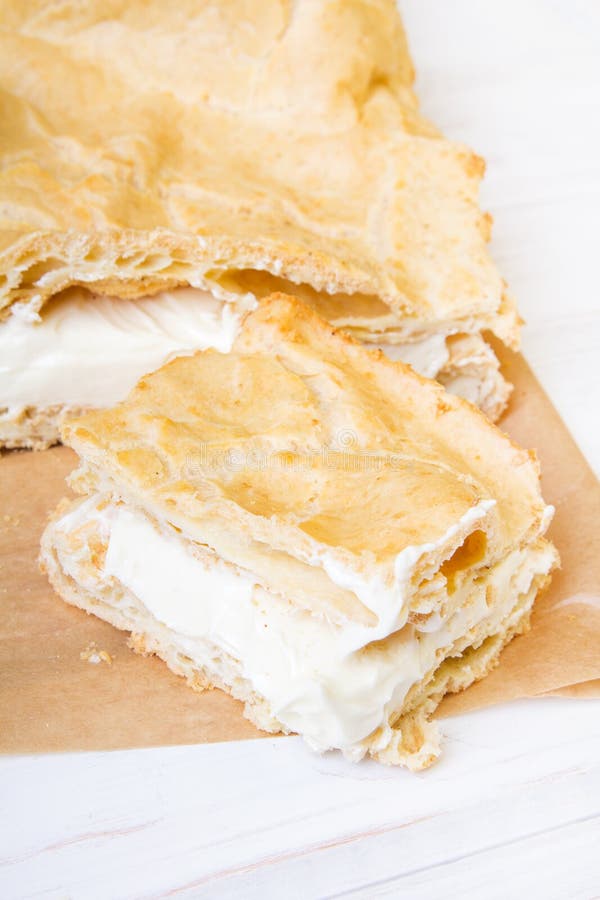 Karpatka - Poolse Cake Met Room Stock Foto - Image of gebakje, gelaagd ...
