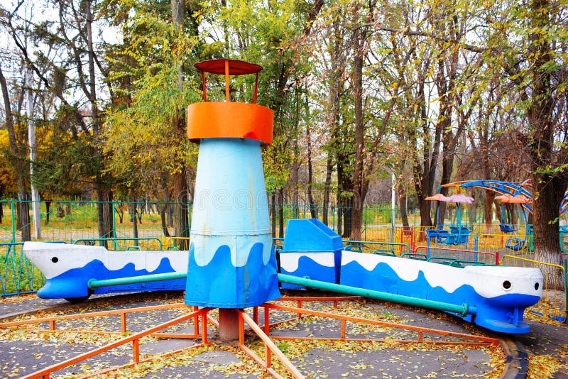 Karussell der Kinder stockfoto. Bild von jungen, kinder - 44388044