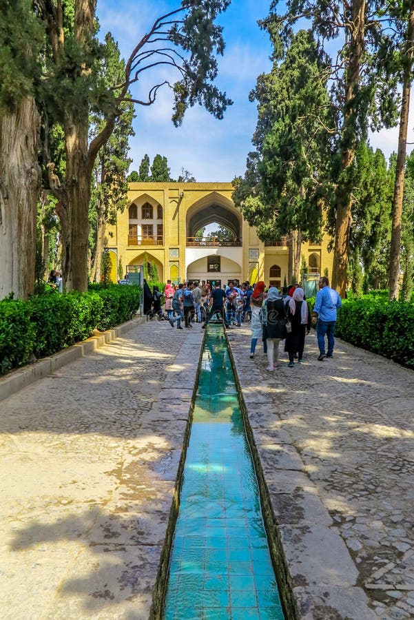 Kashan Fin Garden 06 editorial stock image. Image of bows - 137924889