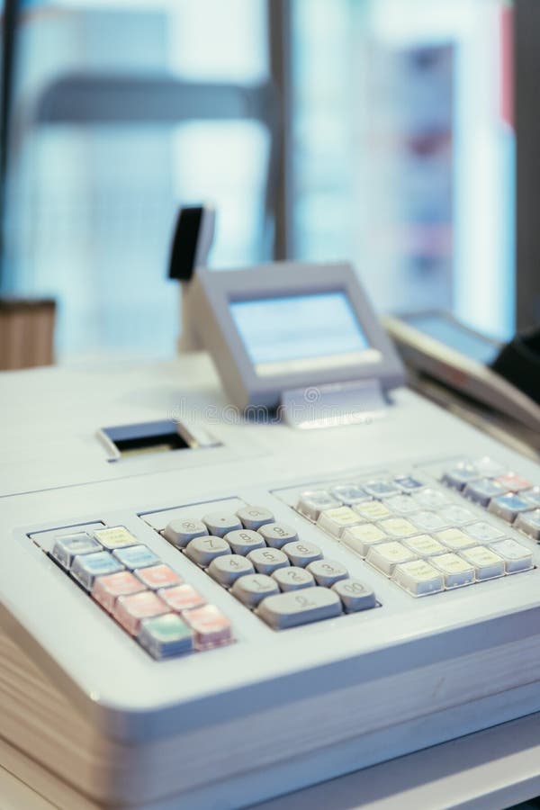 Kassa In Een Opslag: De Klant Betaalt Stock Foto - Afbeelding bestaande ...