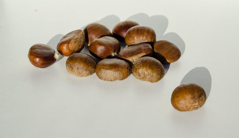 Kastanjer arkivfoto. Bild av kastanjer, baggies, halverat - 103049072