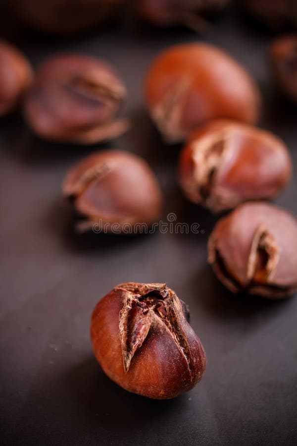 Kastanjer arkivfoto. Bild av mutter, text, traditionellt - 27887440
