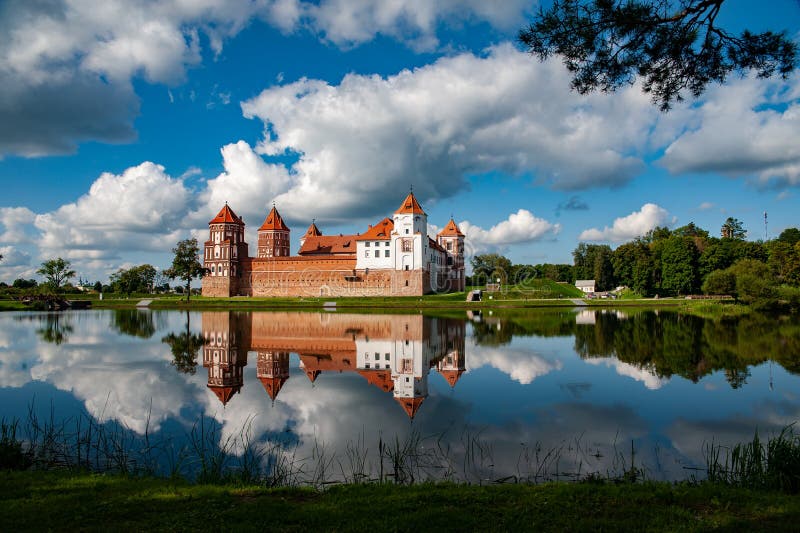 Kasteel Mir in Wit-Rusland stock foto. Image of gebouw - 129822724