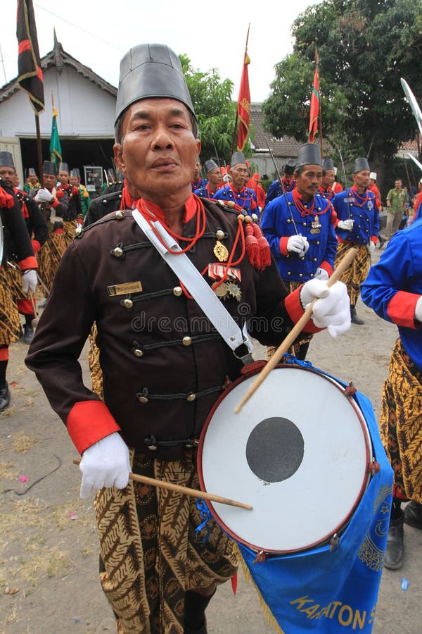 Kasunanan palace soldiers editorial stock image. Image of celebration ...