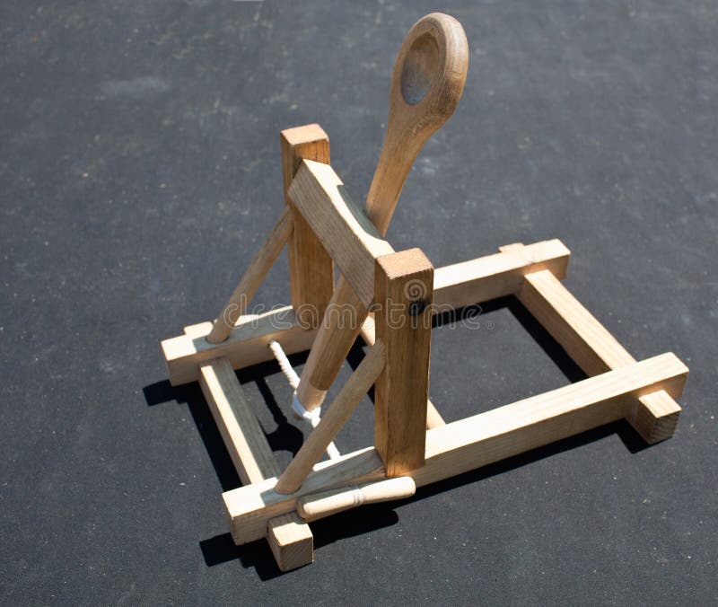 Katapult stockfoto. Bild von katapult, felsen, hölzern - 15270160