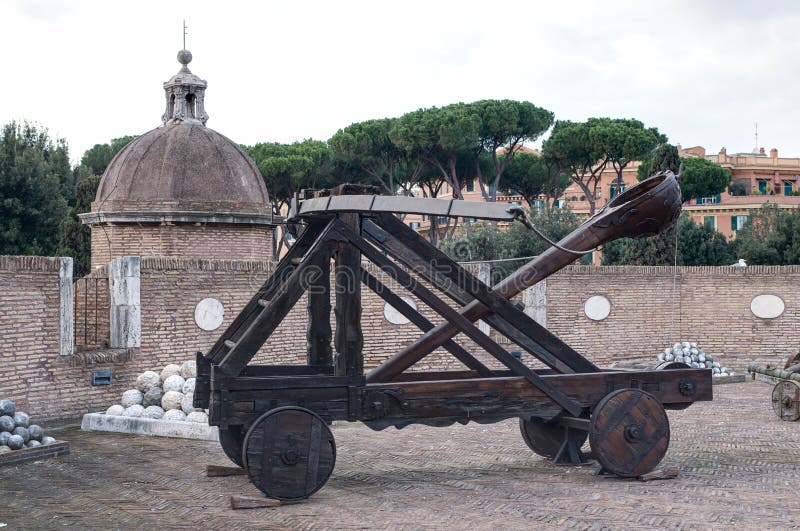 Katapulte stockbild. Bild von historisch, italien, katapult - 64821591