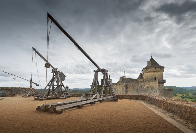 Katapulte oder trebuchets stockbild. Bild von antike - 27445775