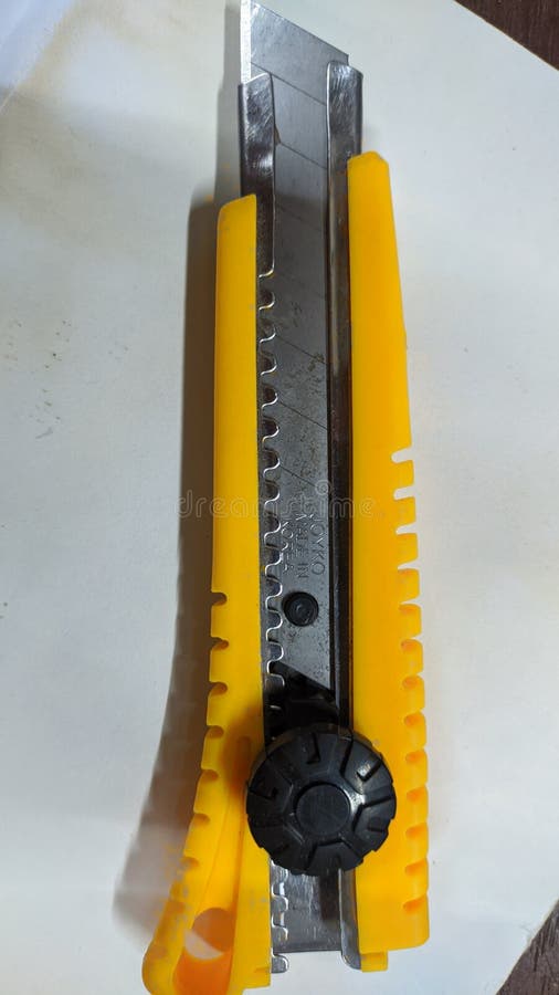 Kater Para Cortar Papel Y Cables De Tela Foto editorial - Imagen de ...