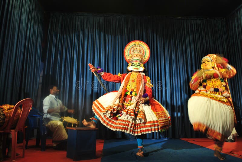 Kathakali Dance Performance Editorial Stock Image - Image of paying ...